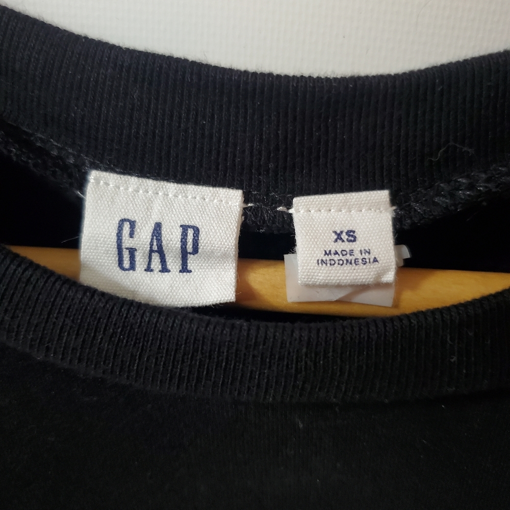 Gap Black On Black With Retro "Gap" Font - Gem